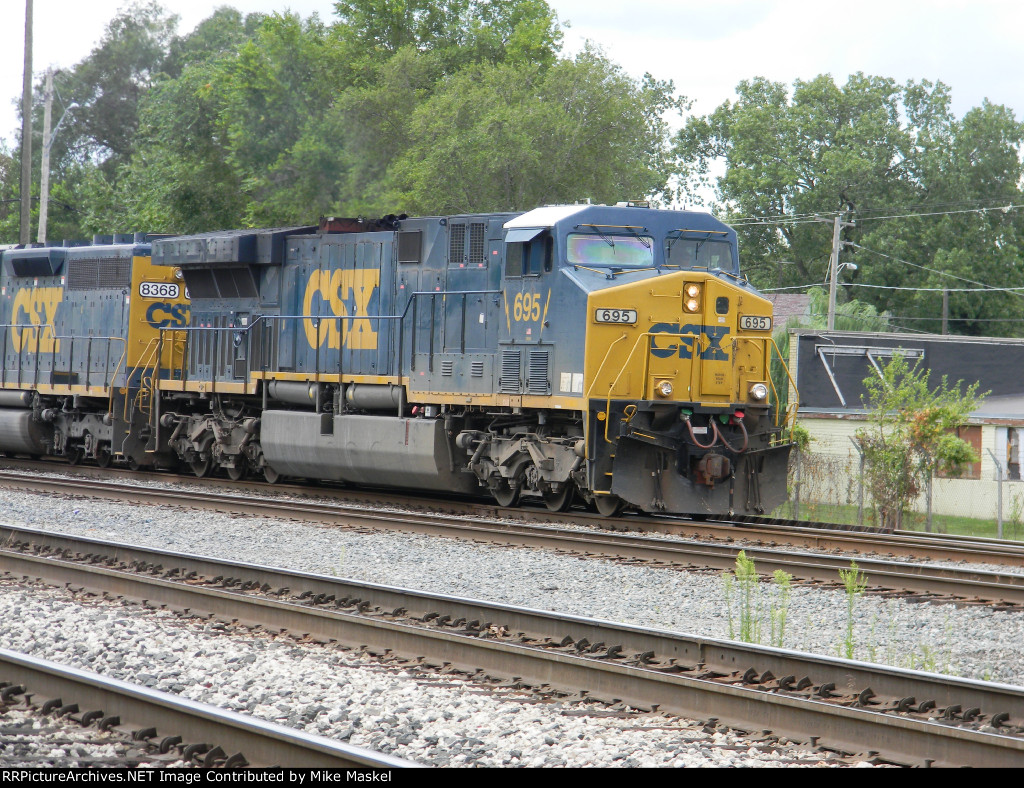 CSX 695